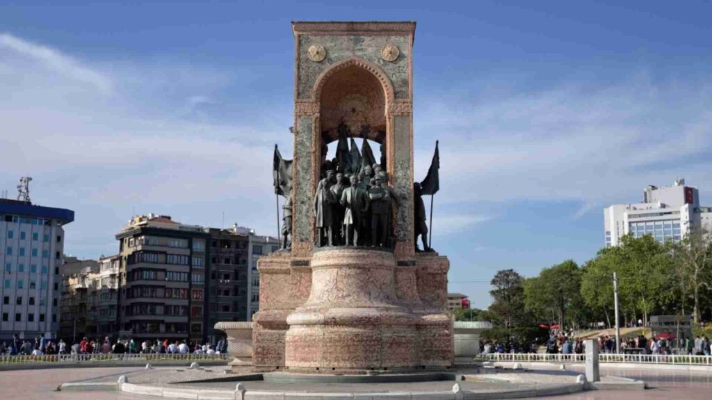 Taksim Square – istanbulite